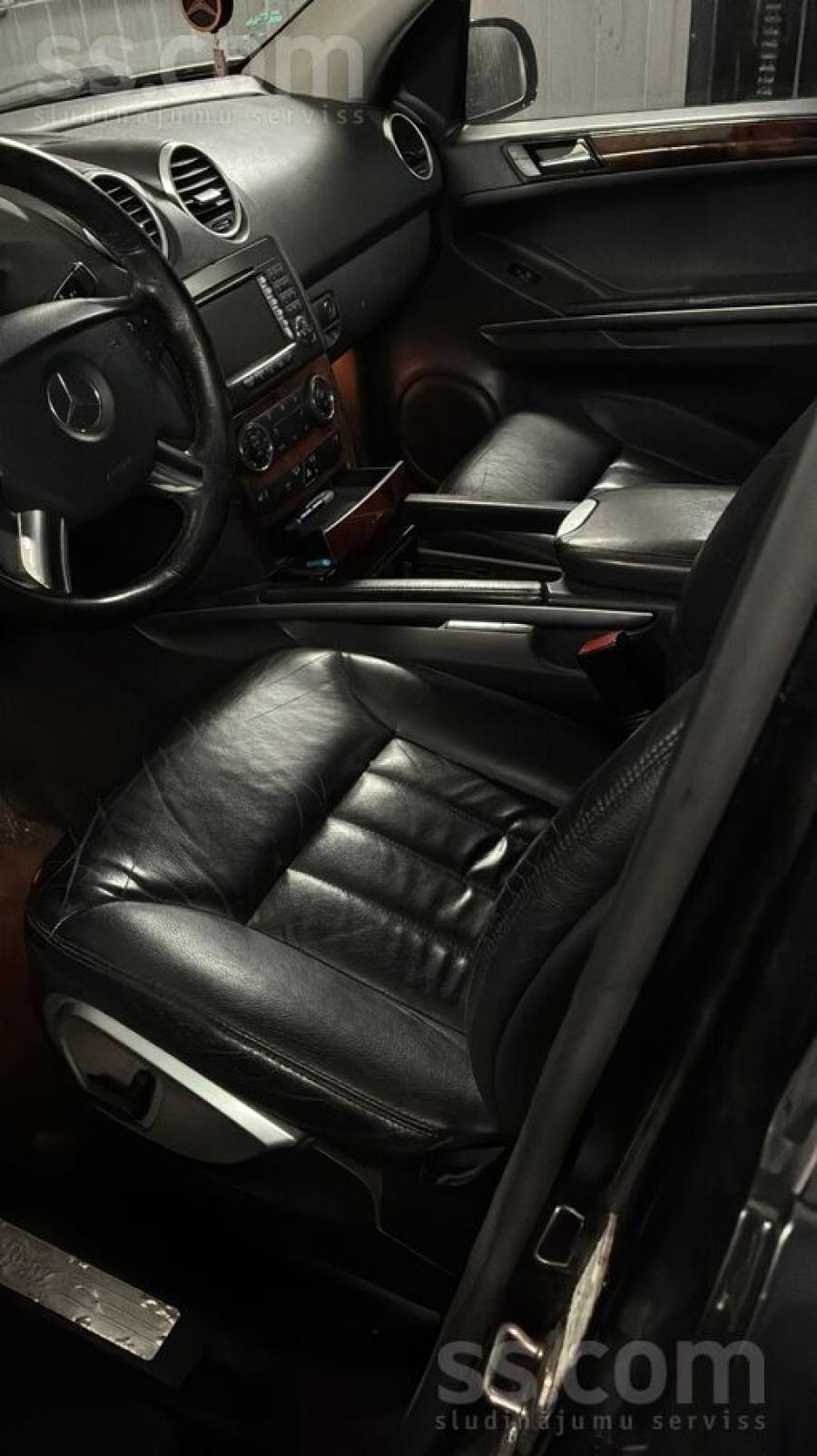 Black Mercedes-Benz ML 320 2006 in Liepaja, with an engine capacity of 3.20 L and mileage of 336 thousand km for 2500 €, photo 8 on AUTOMOTO.COM.LV