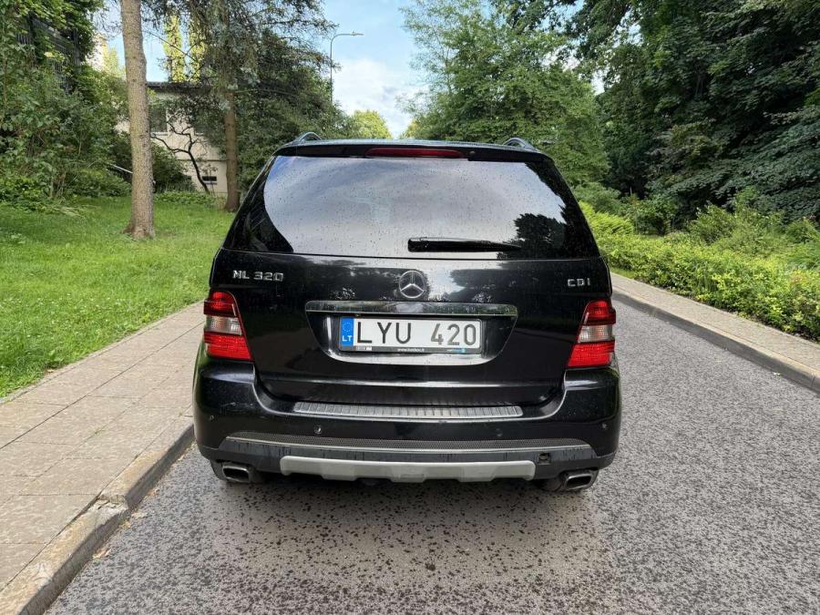 Черный Мерседес МЛ 320 2006 в Вильнюс, объемом двигателя 3.00 л и пробегом 280 тыс. км за 3950 €, фото 8 на AUTOMOTO.COM.LV