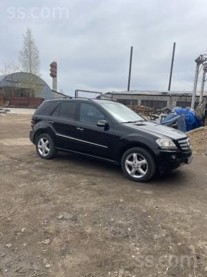 Black Mercedes-Benz ML 320 2006 in Rezekne, with an engine capacity of 3.00 L and mileage of 325 thousand km for 4800 €, photo 3 on AUTOMOTO.COM.LV