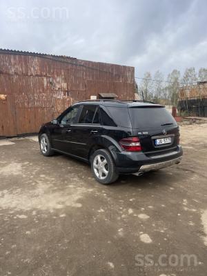 Black Mercedes-Benz ML 320 2006 in Rezekne, with an engine capacity of 3.00 L and mileage of 325 thousand km for 4800 €, photo 4 on AUTOMOTO.COM.LV