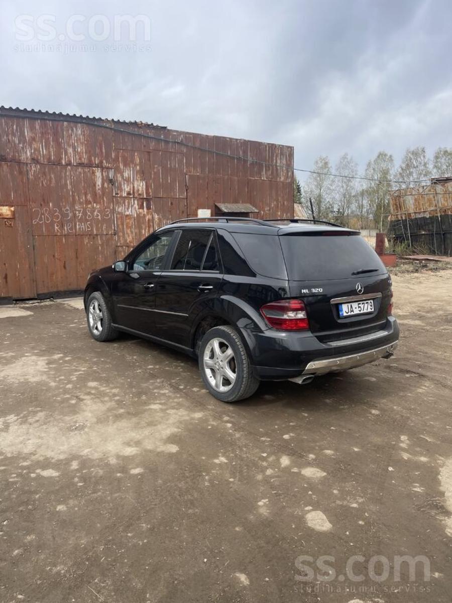 Black Mercedes-Benz ML 320 2006 in Rezekne, with an engine capacity of 3.00 L and mileage of 325 thousand km for 4800 €, photo 4 on AUTOMOTO.COM.LV