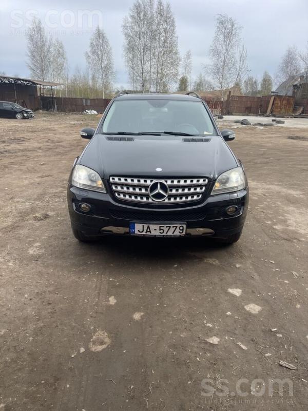 Melns Mercedes-Benz ML 320 2006 Rēzekne, ar dzinēja tilpumu 3.00 L un nobraukumu 325 tūkst. km par 5400 €, foto 4 vietnē AUTOMOTO.COM.LV