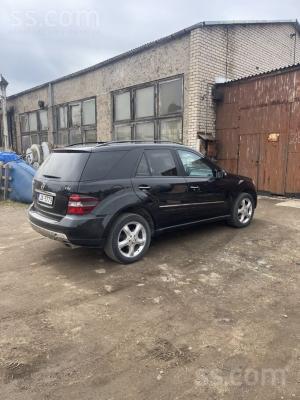 Black Mercedes-Benz ML 320 2006 in Rezekne, with an engine capacity of 3.00 L and mileage of 325 thousand km for 4800 €, photo 6 on AUTOMOTO.COM.LV