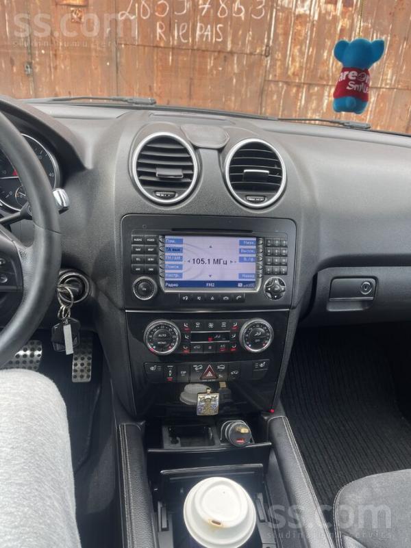 Melns Mercedes-Benz ML 320 2006 Rēzekne, ar dzinēja tilpumu 3.00 L un nobraukumu 325 tūkst. km par 5400 €, foto 6 vietnē AUTOMOTO.COM.LV