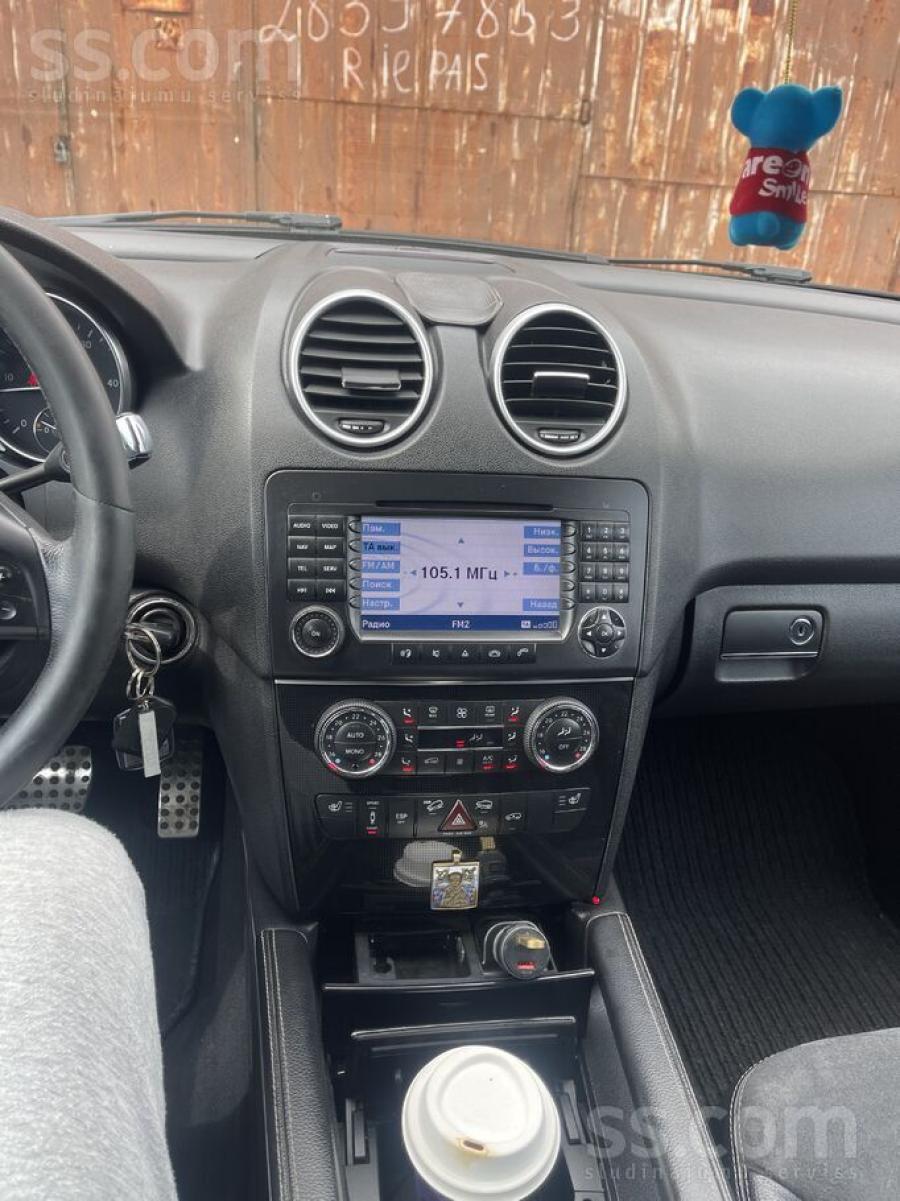 Black Mercedes-Benz ML 320 2006 in Rezekne, with an engine capacity of 3.00 L and mileage of 325 thousand km for 4800 €, photo 7 on AUTOMOTO.COM.LV