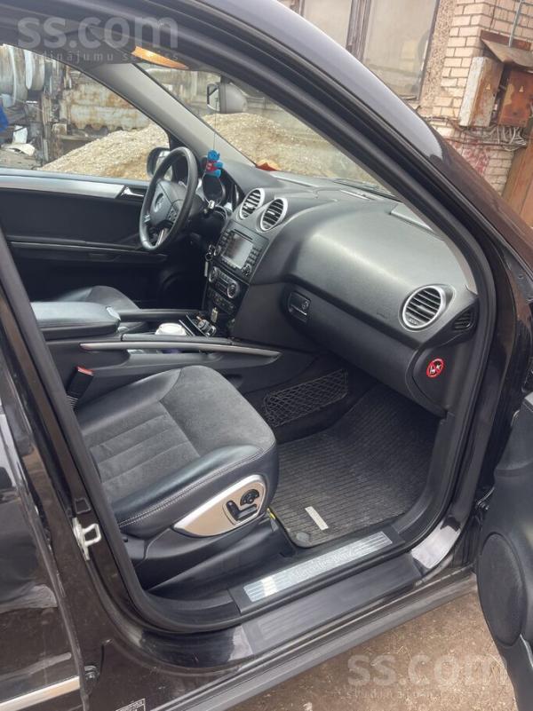Melns Mercedes-Benz ML 320 2006 Rēzekne, ar dzinēja tilpumu 3.00 L un nobraukumu 325 tūkst. km par 5400 €, foto 9 vietnē AUTOMOTO.COM.LV