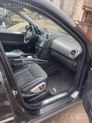 Black Mercedes-Benz ML 320 2006 in Rezekne, with an engine capacity of 3.00 L and mileage of 325 thousand km for 4800 €, photo 10 on AUTOMOTO.COM.LV