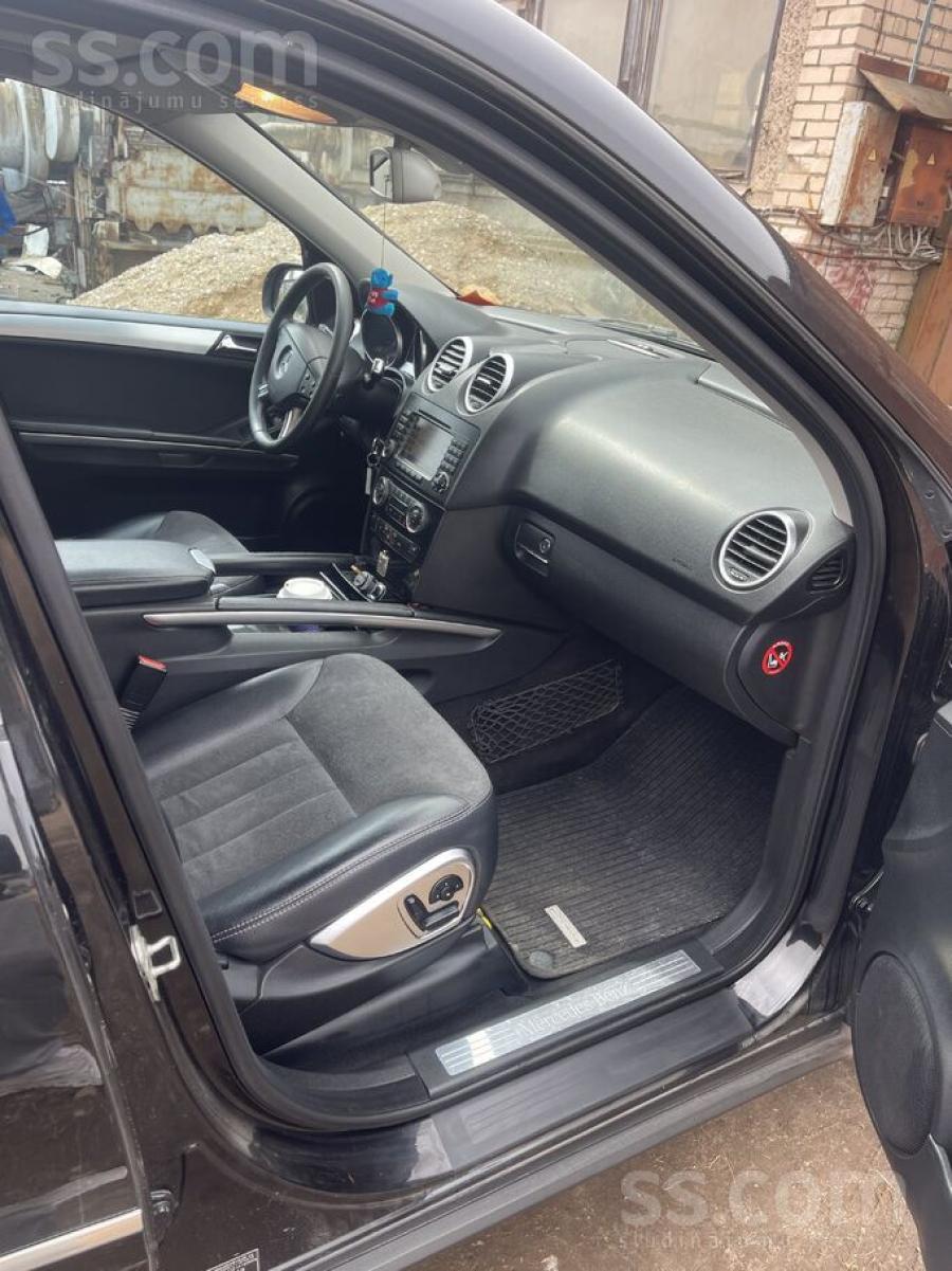 Black Mercedes-Benz ML 320 2006 in Rezekne, with an engine capacity of 3.00 L and mileage of 325 thousand km for 4800 €, photo 10 on AUTOMOTO.COM.LV