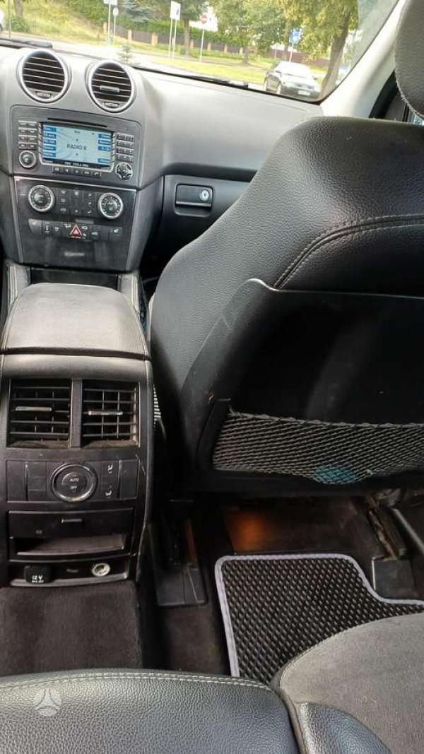 Melns Mercedes-Benz ML 320 2006 Trakai, ar dzinēja tilpumu 2.99 L un nobraukumu 427 tūkst. km par 4950 €, foto 3 vietnē AUTOMOTO.COM.LV