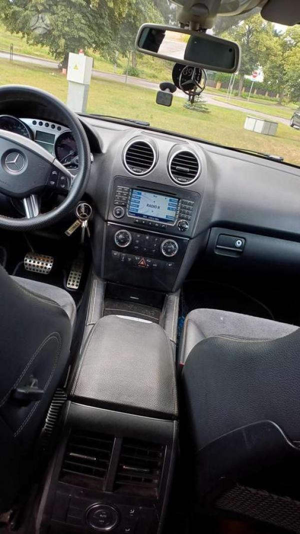Melns Mercedes-Benz ML 320 2006 Trakai, ar dzinēja tilpumu 2.99 L un nobraukumu 427 tūkst. km par 4950 €, foto 4 vietnē AUTOMOTO.COM.LV