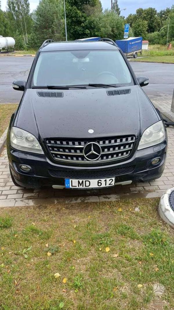 Melns Mercedes-Benz ML 320 2006 Trakai, ar dzinēja tilpumu 2.99 L un nobraukumu 427 tūkst. km par 4950 €, foto 6 vietnē AUTOMOTO.COM.LV