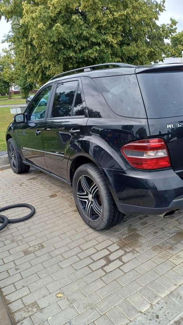 Melns Mercedes-Benz ML 320 2006 Trakai, ar dzinēja tilpumu 2.99 L un nobraukumu 427 tūkst. km par 4950 €, foto 8 vietnē AUTOMOTO.COM.LV