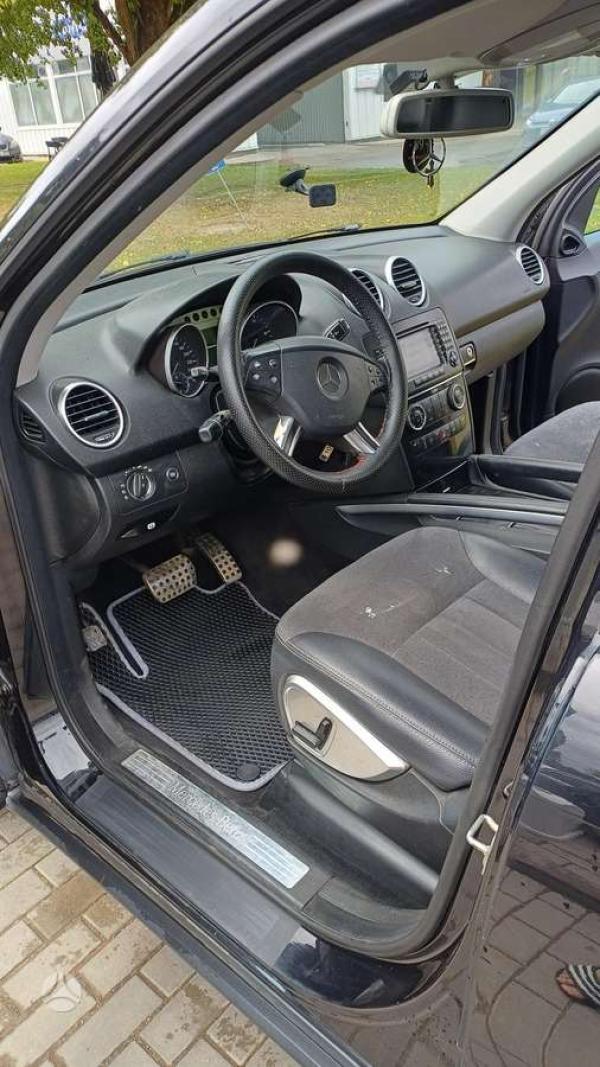Melns Mercedes-Benz ML 320 2006 Trakai, ar dzinēja tilpumu 2.99 L un nobraukumu 427 tūkst. km par 4950 €, foto 9 vietnē AUTOMOTO.COM.LV