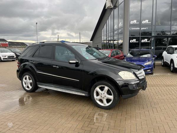 Black Mercedes-Benz ML 320 2006 in Taurage, with an engine capacity of 2.99 L and mileage of 513 thousand km for 3500 €, photo 1 on AUTOMOTO.COM.LV
