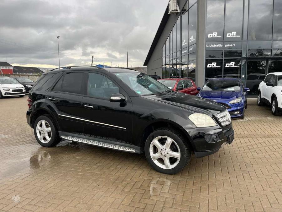 Black Mercedes-Benz ML 320 2006 in Taurage, with an engine capacity of 2.99 L and mileage of 513 thousand km for 3500 €, photo 1 on AUTOMOTO.COM.LV
