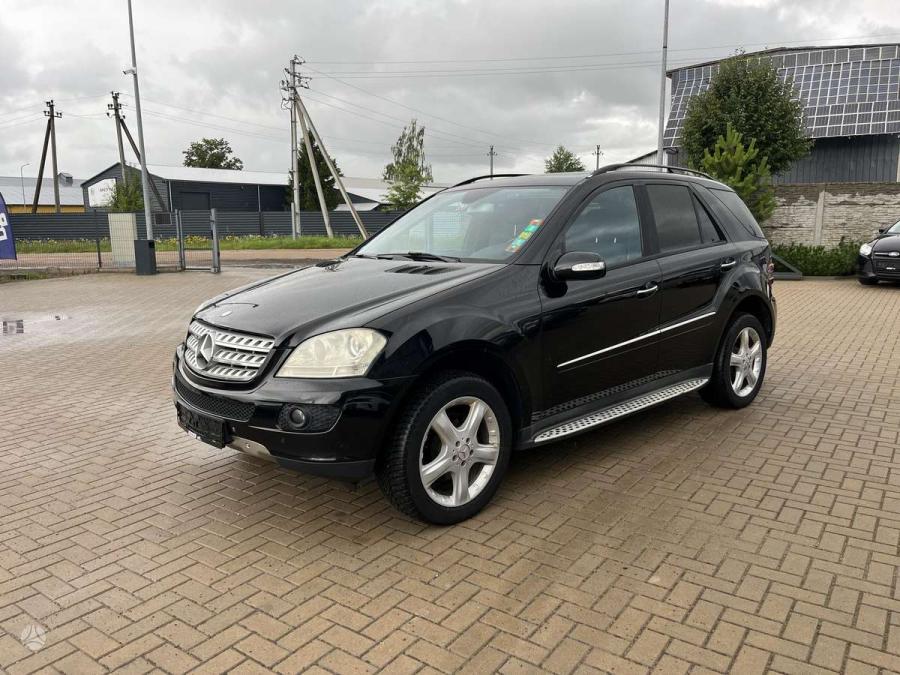 Black Mercedes-Benz ML 320 2006 in Taurage, with an engine capacity of 2.99 L and mileage of 513 thousand km for 3500 €, photo 3 on AUTOMOTO.COM.LV