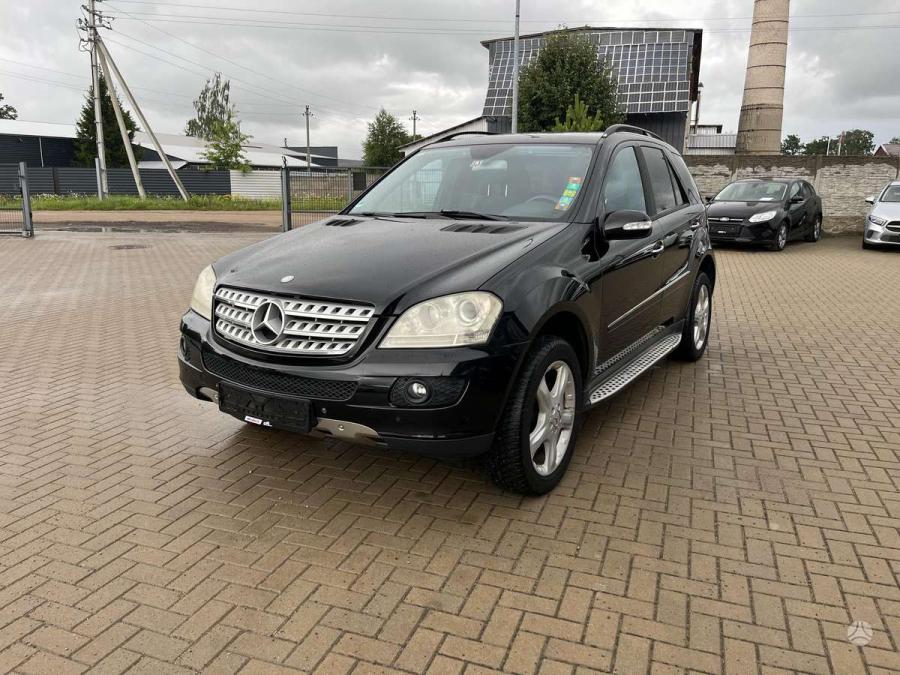 Black Mercedes-Benz ML 320 2006 in Taurage, with an engine capacity of 2.99 L and mileage of 513 thousand km for 3500 €, photo 4 on AUTOMOTO.COM.LV