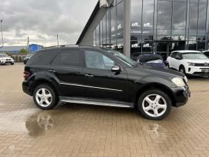 Black Mercedes-Benz ML 320 2006 in Taurage, with an engine capacity of 2.99 L and mileage of 513 thousand km for 3500 €, photo 5 on AUTOMOTO.COM.LV