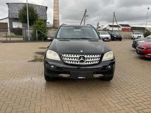 Black Mercedes-Benz ML 320 2006 in Taurage, with an engine capacity of 2.99 L and mileage of 513 thousand km for 3500 €, photo 6 on AUTOMOTO.COM.LV