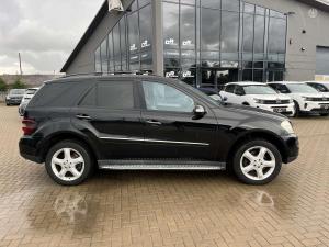 Black Mercedes-Benz ML 320 2006 in Taurage, with an engine capacity of 2.99 L and mileage of 513 thousand km for 3500 €, photo 7 on AUTOMOTO.COM.LV