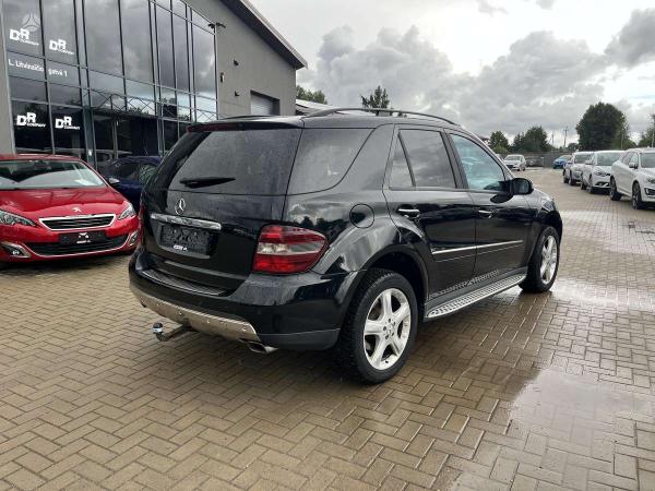 Black Mercedes-Benz ML 320 2006 in Taurage, with an engine capacity of 2.99 L and mileage of 513 thousand km for 3500 €, photo 8 on AUTOMOTO.COM.LV