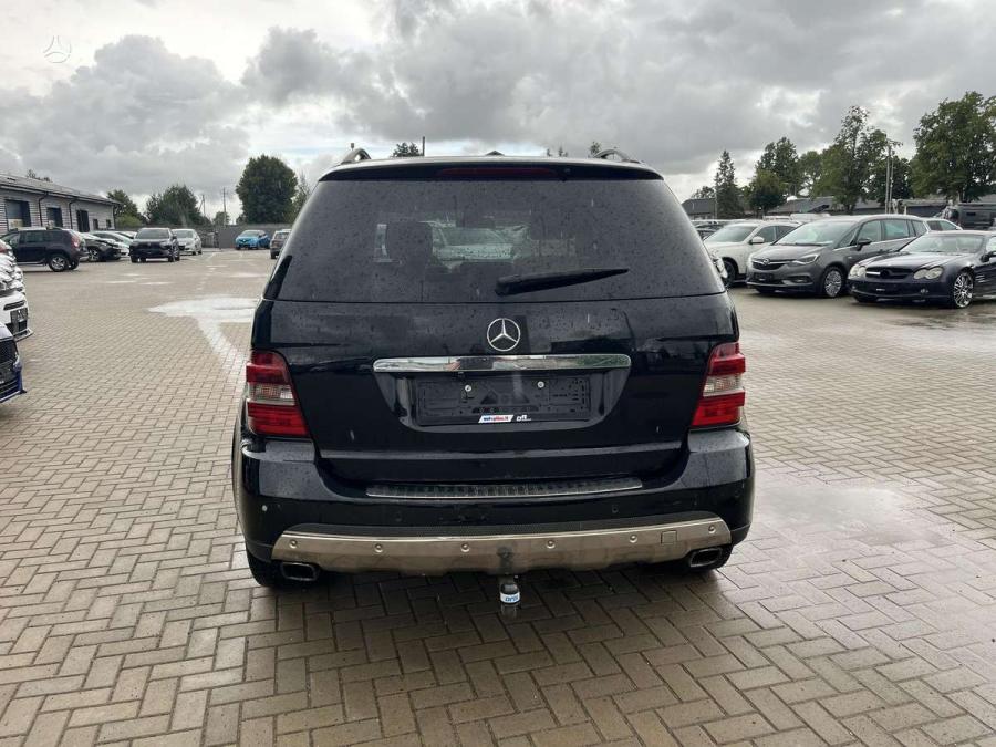 Black Mercedes-Benz ML 320 2006 in Taurage, with an engine capacity of 2.99 L and mileage of 513 thousand km for 3500 €, photo 10 on AUTOMOTO.COM.LV