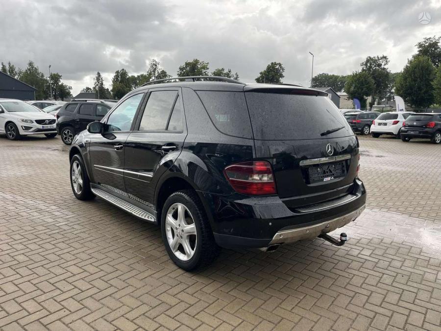 Black Mercedes-Benz ML 320 2006 in Taurage, with an engine capacity of 2.99 L and mileage of 513 thousand km for 3500 €, photo 11 on AUTOMOTO.COM.LV