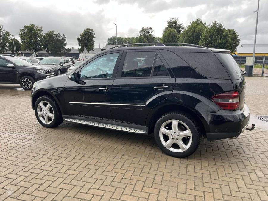 Black Mercedes-Benz ML 320 2006 in Taurage, with an engine capacity of 2.99 L and mileage of 513 thousand km for 3500 €, photo 13 on AUTOMOTO.COM.LV