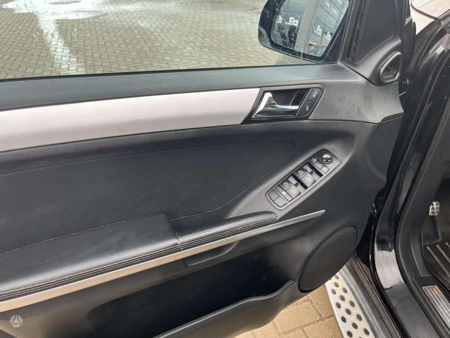 Black Mercedes-Benz ML 320 2006 in Taurage, with an engine capacity of 2.99 L and mileage of 513 thousand km for 3500 €, photo 15 on AUTOMOTO.COM.LV