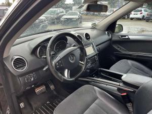Black Mercedes-Benz ML 320 2006 in Taurage, with an engine capacity of 2.99 L and mileage of 513 thousand km for 3500 €, photo 16 on AUTOMOTO.COM.LV