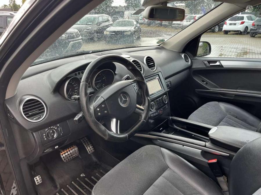 Black Mercedes-Benz ML 320 2006 in Taurage, with an engine capacity of 2.99 L and mileage of 513 thousand km for 3500 €, photo 16 on AUTOMOTO.COM.LV