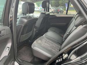 Black Mercedes-Benz ML 320 2006 in Taurage, with an engine capacity of 2.99 L and mileage of 513 thousand km for 3500 €, photo 19 on AUTOMOTO.COM.LV