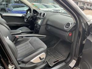 Black Mercedes-Benz ML 320 2006 in Taurage, with an engine capacity of 2.99 L and mileage of 513 thousand km for 3500 €, photo 22 on AUTOMOTO.COM.LV