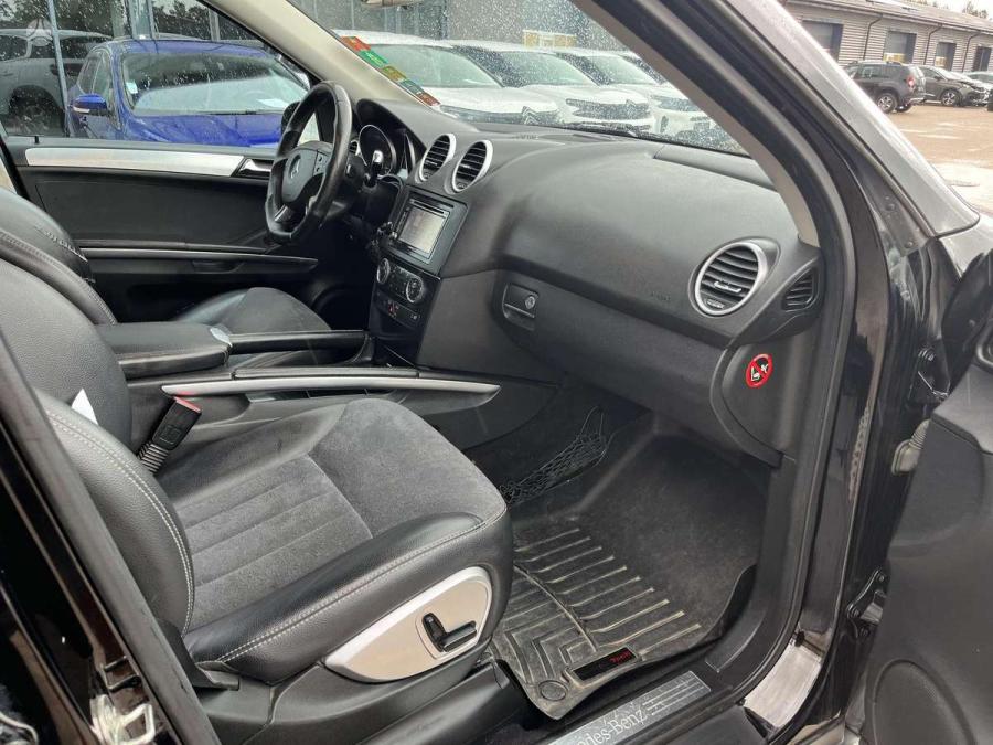 Black Mercedes-Benz ML 320 2006 in Taurage, with an engine capacity of 2.99 L and mileage of 513 thousand km for 3500 €, photo 22 on AUTOMOTO.COM.LV
