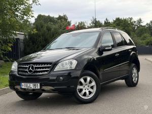 Melns Mercedes-Benz ML 320 2006 Viļņa, ar dzinēja tilpumu 2.99 L un nobraukumu 274 tūkst. km par 6250 €, foto  vietnē AUTOMOTO.COM.LV