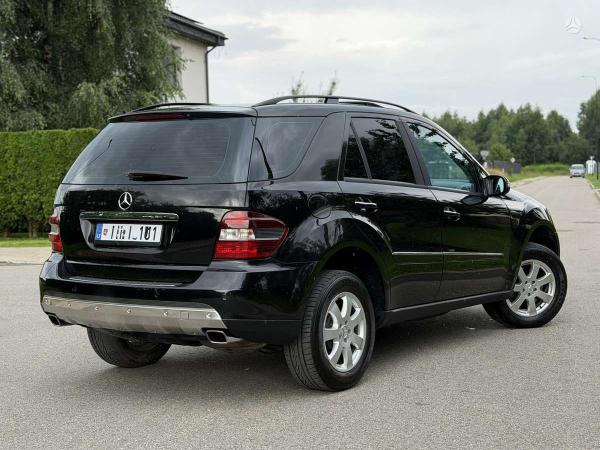 Melns Mercedes-Benz ML 320 2006 Viļņa, ar dzinēja tilpumu 2.99 L un nobraukumu 274 tūkst. km par 6250 €, foto 2 vietnē AUTOMOTO.COM.LV
