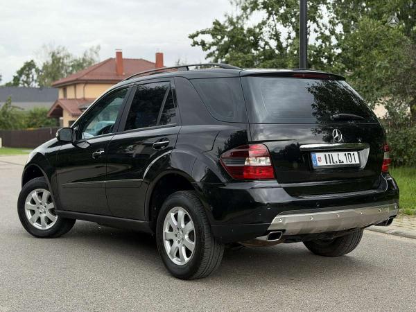 Melns Mercedes-Benz ML 320 2006 Viļņa, ar dzinēja tilpumu 2.99 L un nobraukumu 274 tūkst. km par 6250 €, foto 4 vietnē AUTOMOTO.COM.LV