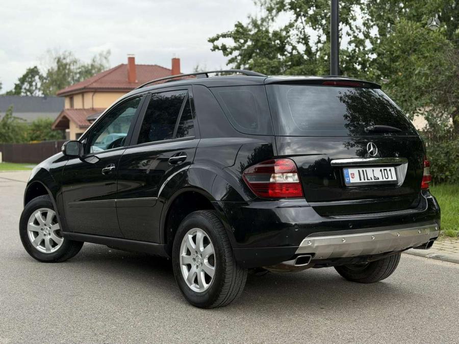 Черный Мерседес МЛ 320 2006 в Вильнюс, объемом двигателя 2.99 л и пробегом 274 тыс. км за 6250 €, фото 5 на AUTOMOTO.COM.LV
