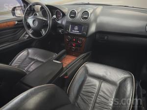 Черный Мерседес МЛ 320 2006 в Рига, объемом двигателя 3.00 л и пробегом 279 тыс. км за 4800 €, фото 13 на AUTOMOTO.COM.LV