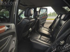 Черный Мерседес МЛ 320 2006 в Рига, объемом двигателя 3.00 л и пробегом 279 тыс. км за 4800 €, фото 15 на AUTOMOTO.COM.LV