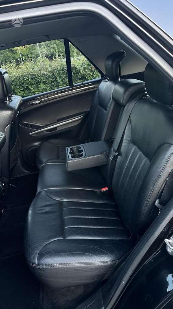 Melns Mercedes-Benz ML 320 2006 Viļņa, ar dzinēja tilpumu 3.00 L un nobraukumu 380 tūkst. km par 2999 €, foto 8 vietnē AUTOMOTO.COM.LV