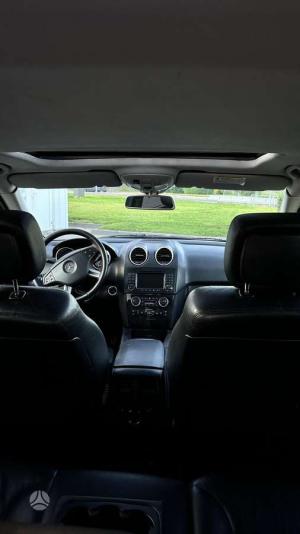 Black Mercedes-Benz ML 320 2006 in Vilnius, with an engine capacity of 3.00 L and mileage of 380 thousand km for 2999 €, photo 10 on AUTOMOTO.COM.LV