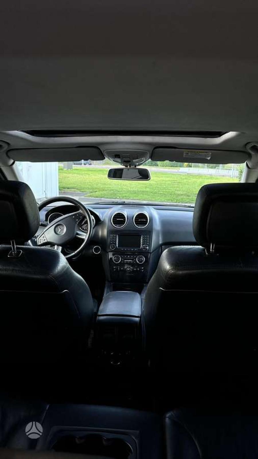Black Mercedes-Benz ML 320 2006 in Vilnius, with an engine capacity of 3.00 L and mileage of 380 thousand km for 2999 €, photo 10 on AUTOMOTO.COM.LV