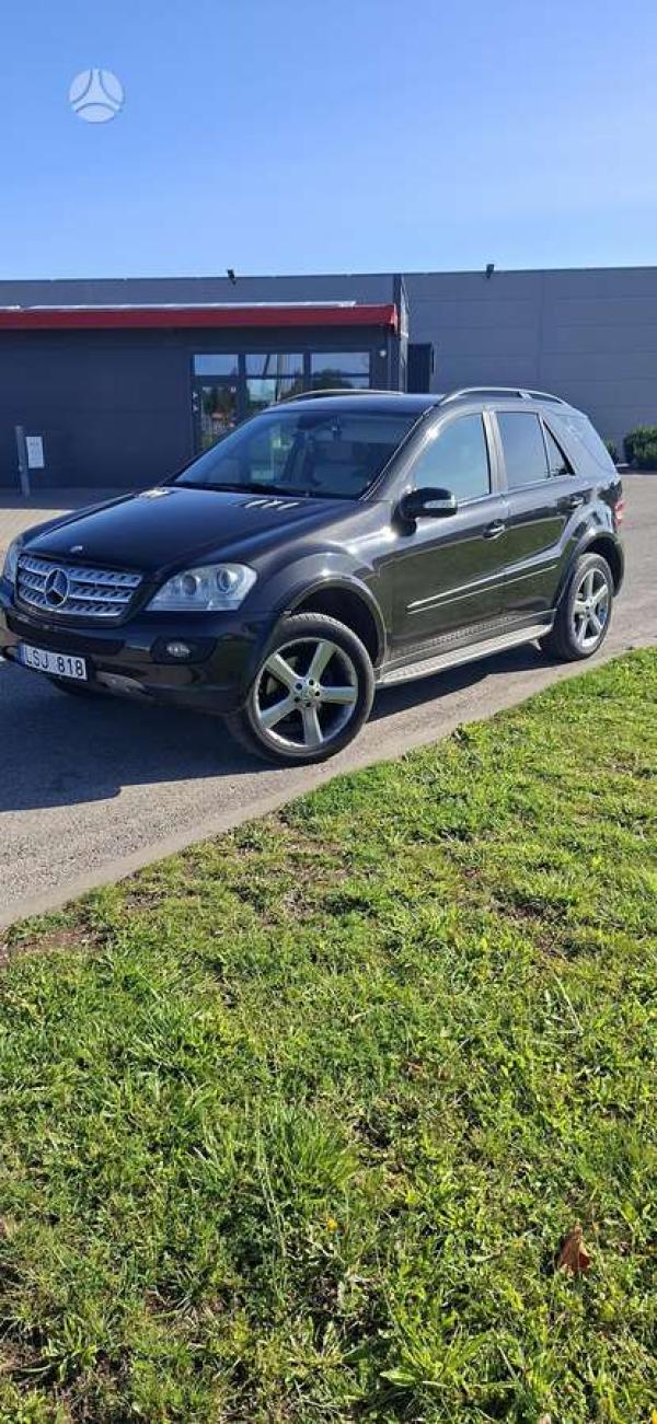 Black Mercedes-Benz ML 320 2006 in Moletai, with an engine capacity of 2.99 L and mileage of 297 thousand km for 5700 €, photo 1 on AUTOMOTO.COM.LV