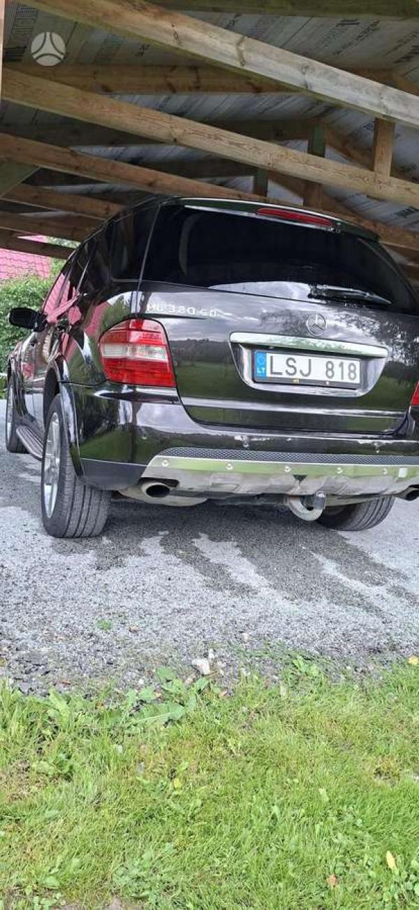 Black Mercedes-Benz ML 320 2006 in Moletai, with an engine capacity of 2.99 L and mileage of 297 thousand km for 5700 €, photo 3 on AUTOMOTO.COM.LV