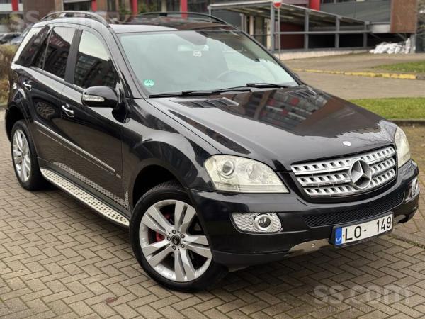 Black Mercedes-Benz ML 320 2006 in Riga, with an engine capacity of 3.00 L and mileage of 316 thousand km for 5390 €, photo 1 on AUTOMOTO.COM.LV