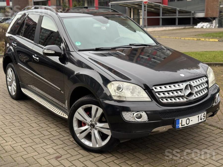 Black Mercedes-Benz ML 320 2006 in Riga, with an engine capacity of 3.00 L and mileage of 316 thousand km for 5390 €, photo 1 on AUTOMOTO.COM.LV