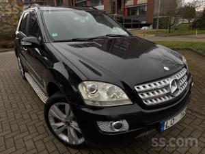 Black Mercedes-Benz ML 320 2006 in Riga, with an engine capacity of 3.00 L and mileage of 316 thousand km for 5390 €, photo 3 on AUTOMOTO.COM.LV