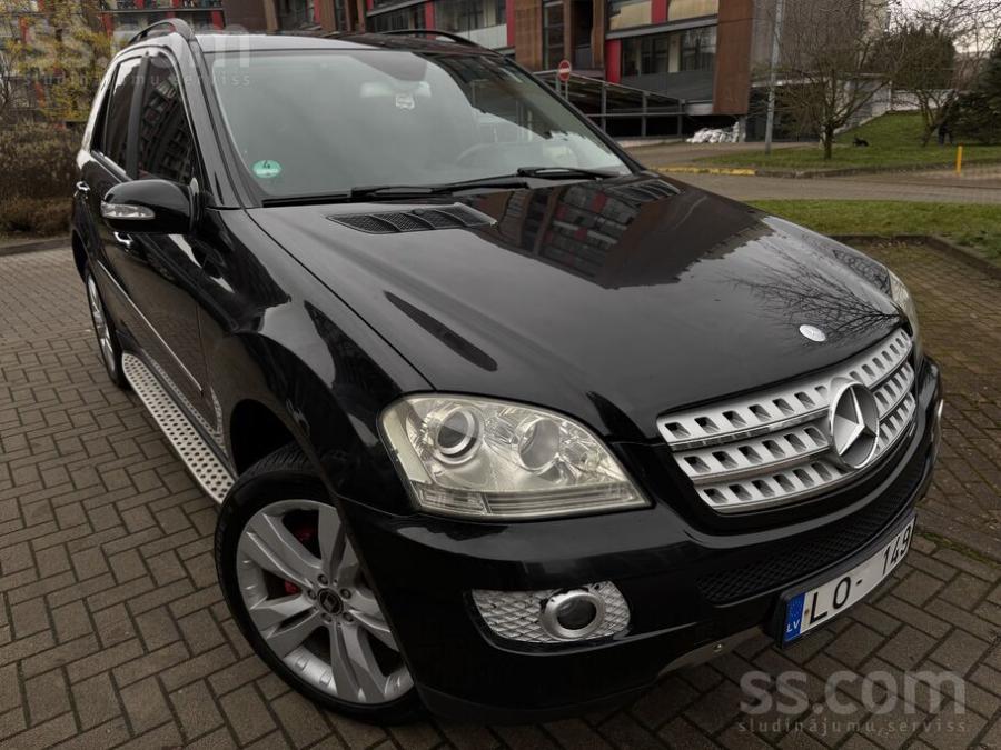 Black Mercedes-Benz ML 320 2006 in Riga, with an engine capacity of 3.00 L and mileage of 316 thousand km for 5390 €, photo 3 on AUTOMOTO.COM.LV