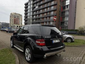 Black Mercedes-Benz ML 320 2006 in Riga, with an engine capacity of 3.00 L and mileage of 316 thousand km for 5390 €, photo 4 on AUTOMOTO.COM.LV
